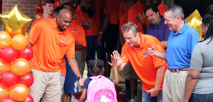 Roadrunner Basketball Team Greets Kurth Students On First Day Of School ...